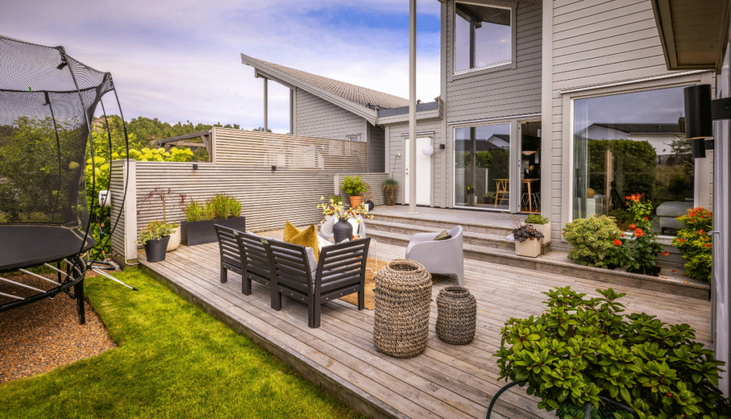15 Mobile Home Landscaping Ideas on a Budget - The Backyard Pros